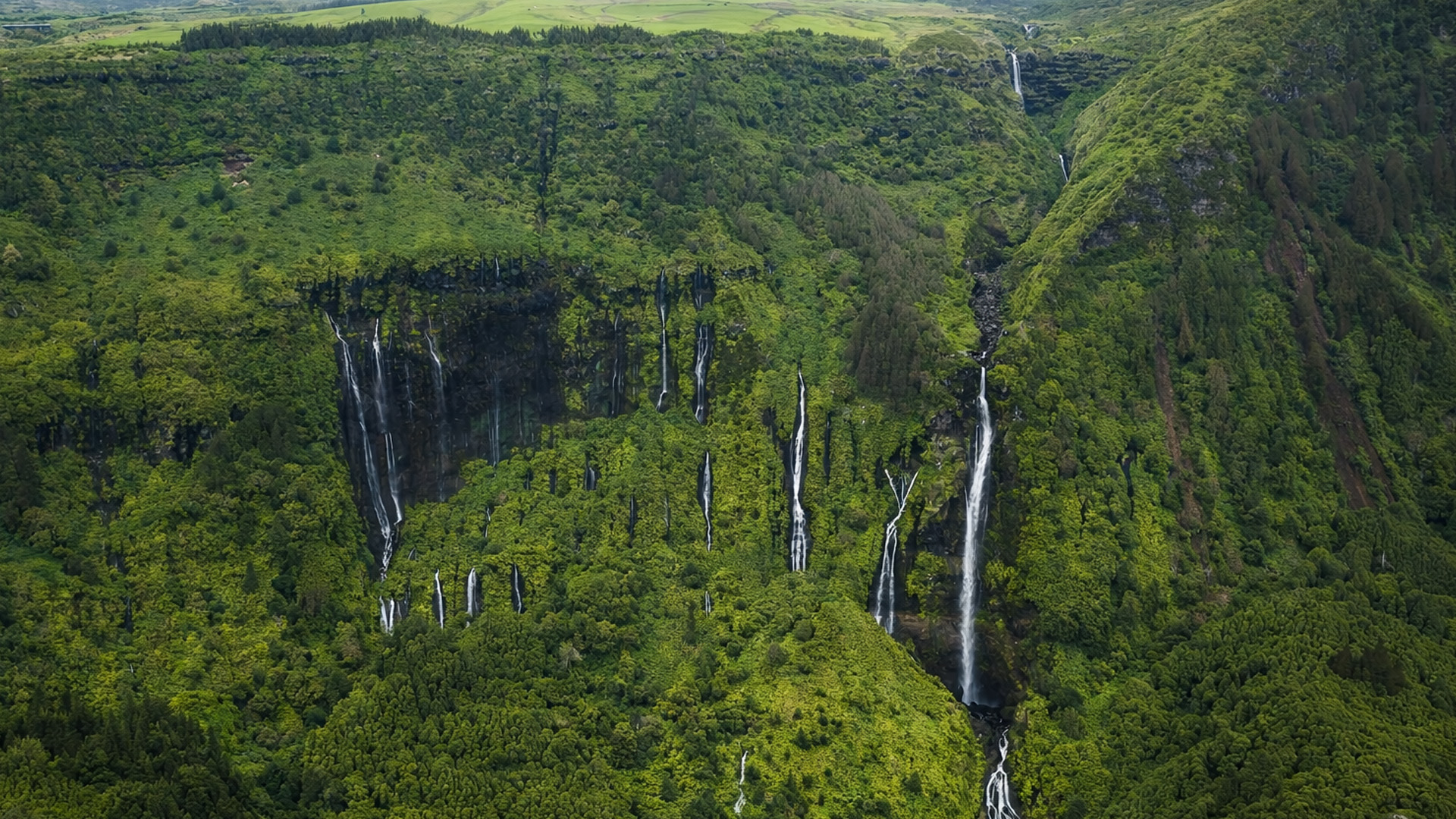 Why so many waterfalls here?