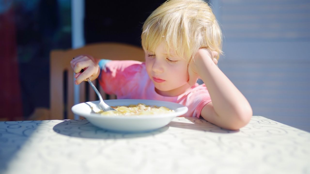 Aunt fuming after I made my picky cousin share a meal to stop her from ...