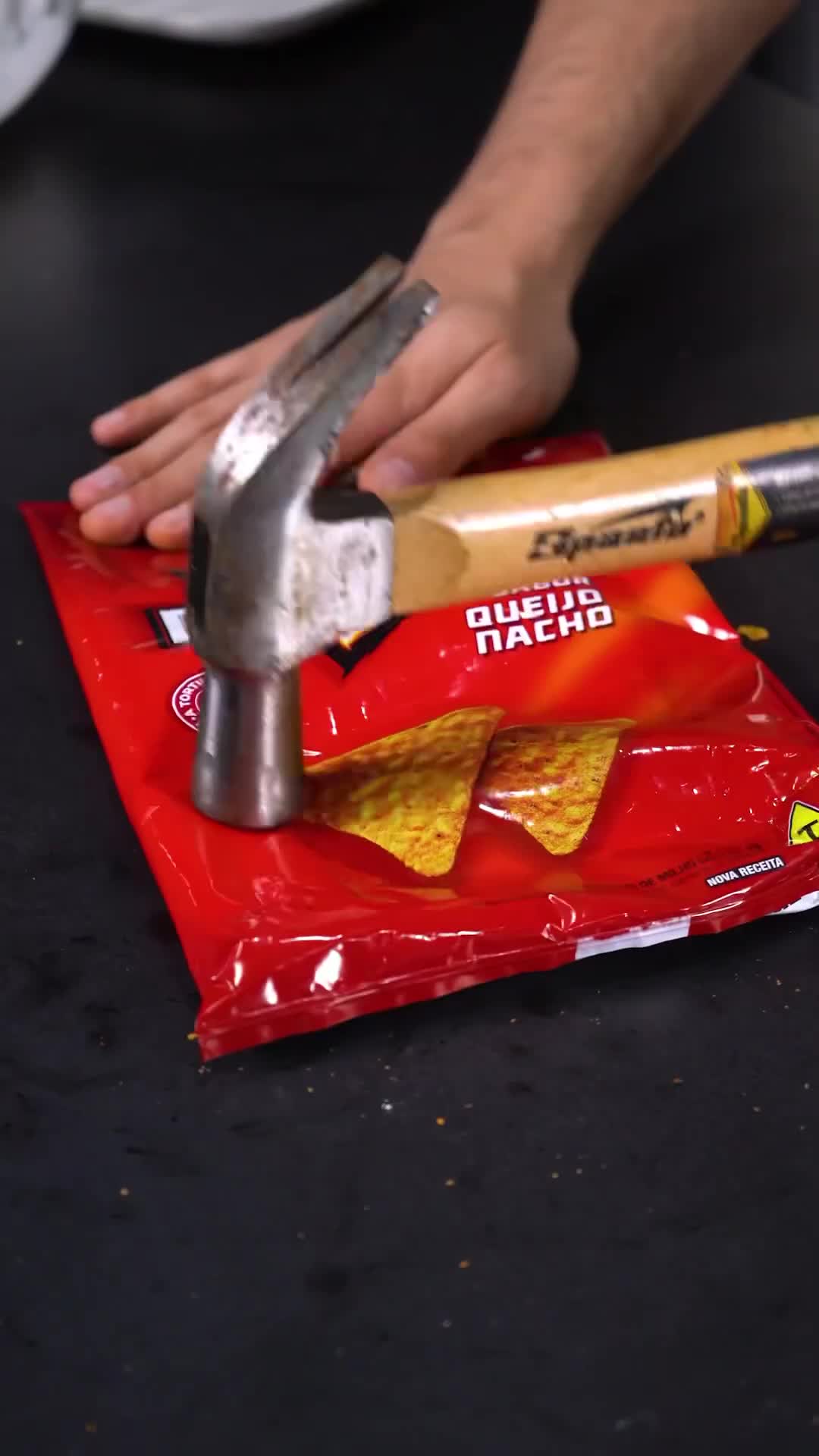 Queijo quente empanado no Doritos: receita divertida ao som do rap!