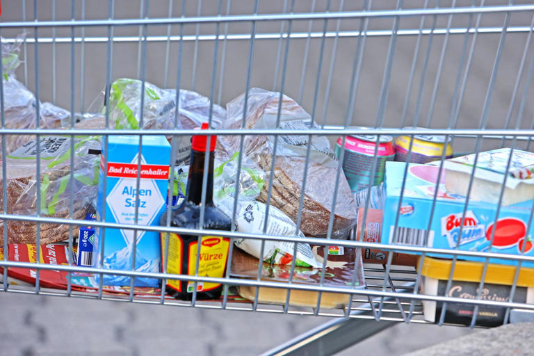 100 Euro pro Jahr: Gesenkte Mehrwertsteuer: „Schuss ins Knie der ...