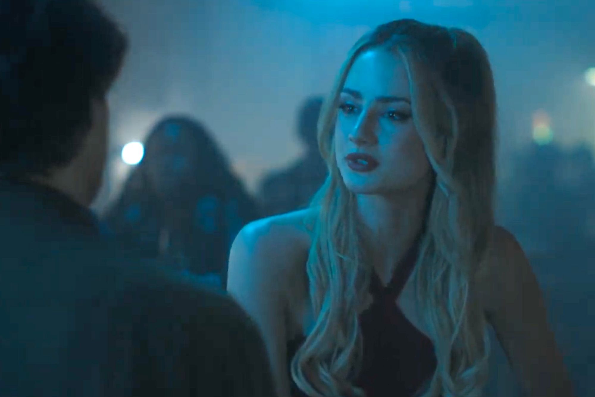 Lucy meets Alex for a drink (not a date) in exclusive "Tell Me Lies ...