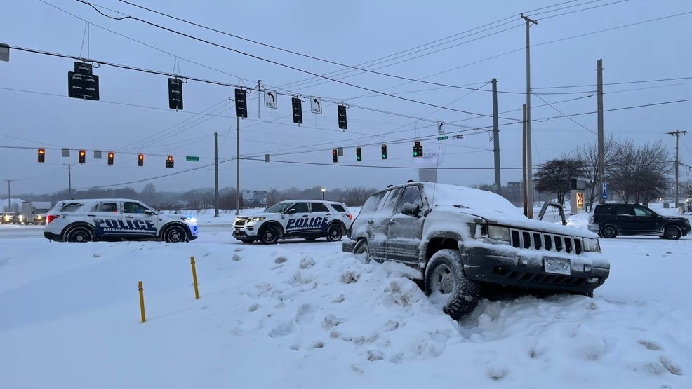 Police pursuit ends in crash at State Road 23, Gumwood in Mishawaka