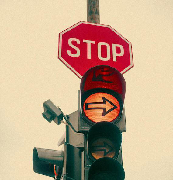 Our 10-minute handoff that killed 'just checking in' DMs