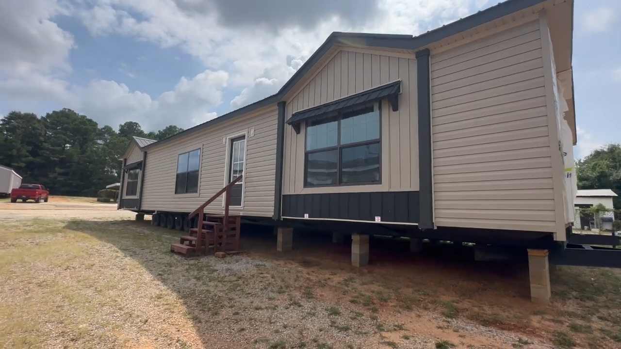 This is the kind of mobile home that makes renting look stupid