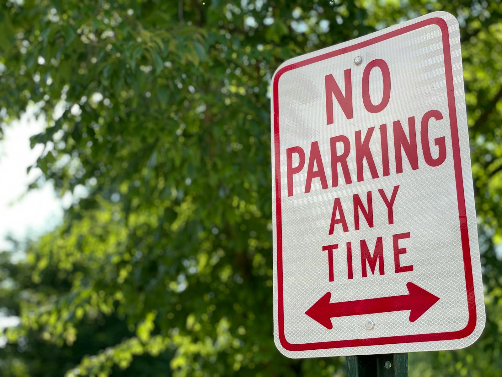 Drivers think this parking sign is normal — then they learn the trick