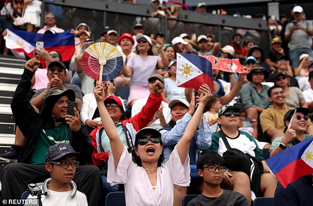 Sensational scenes at the Australian Open as umpire tries to keep ...