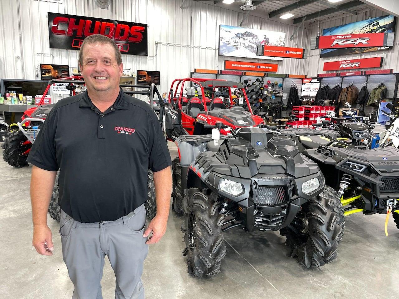 Le maire de Gimli suspendu après une plainte pour inconduite