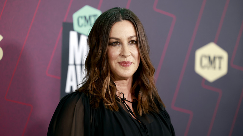 Alanis Morissette hit 'rock bottom' after her failed engagement to Ryan ...