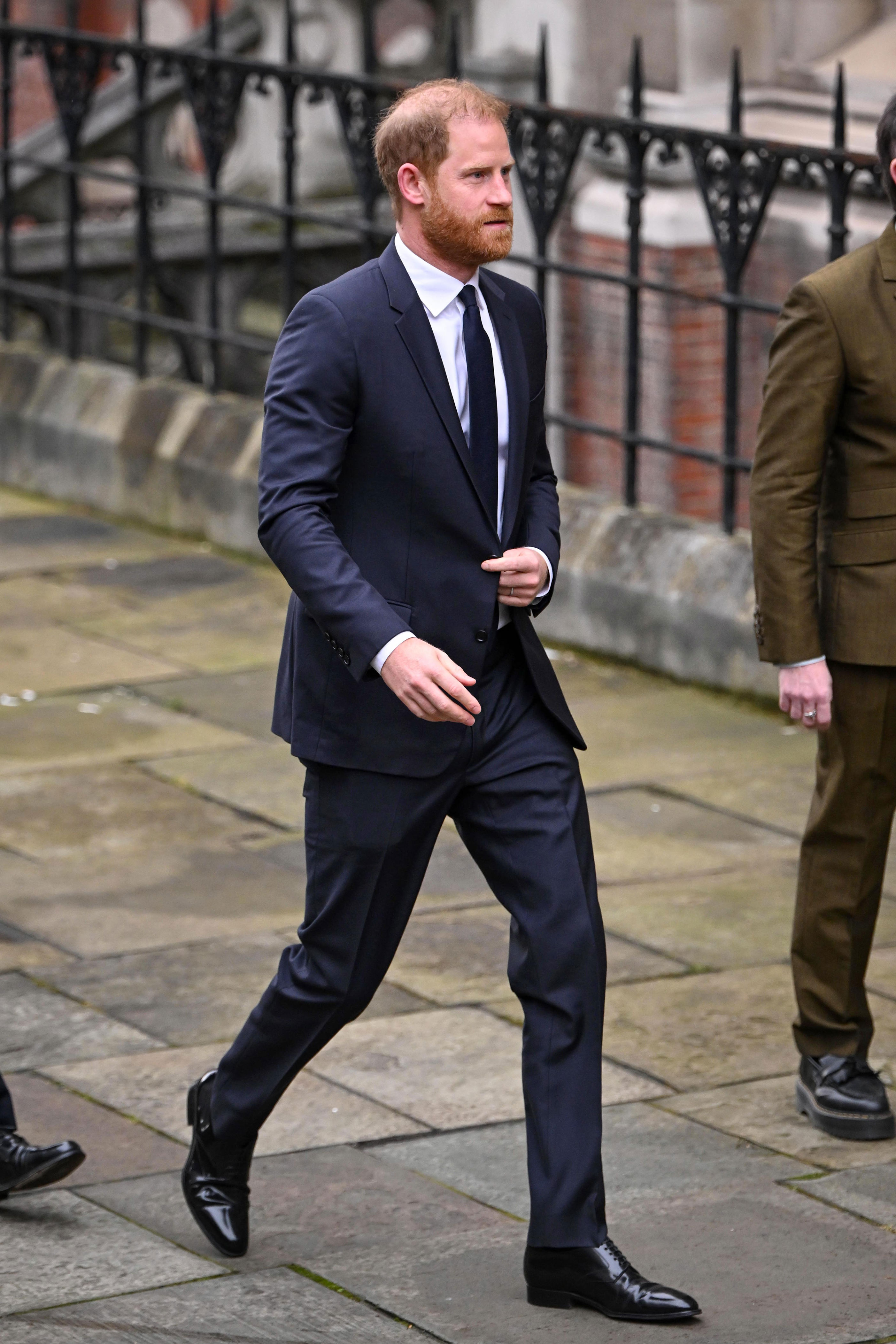 'Confident' Prince Harry arrives at London court for final showdown ...