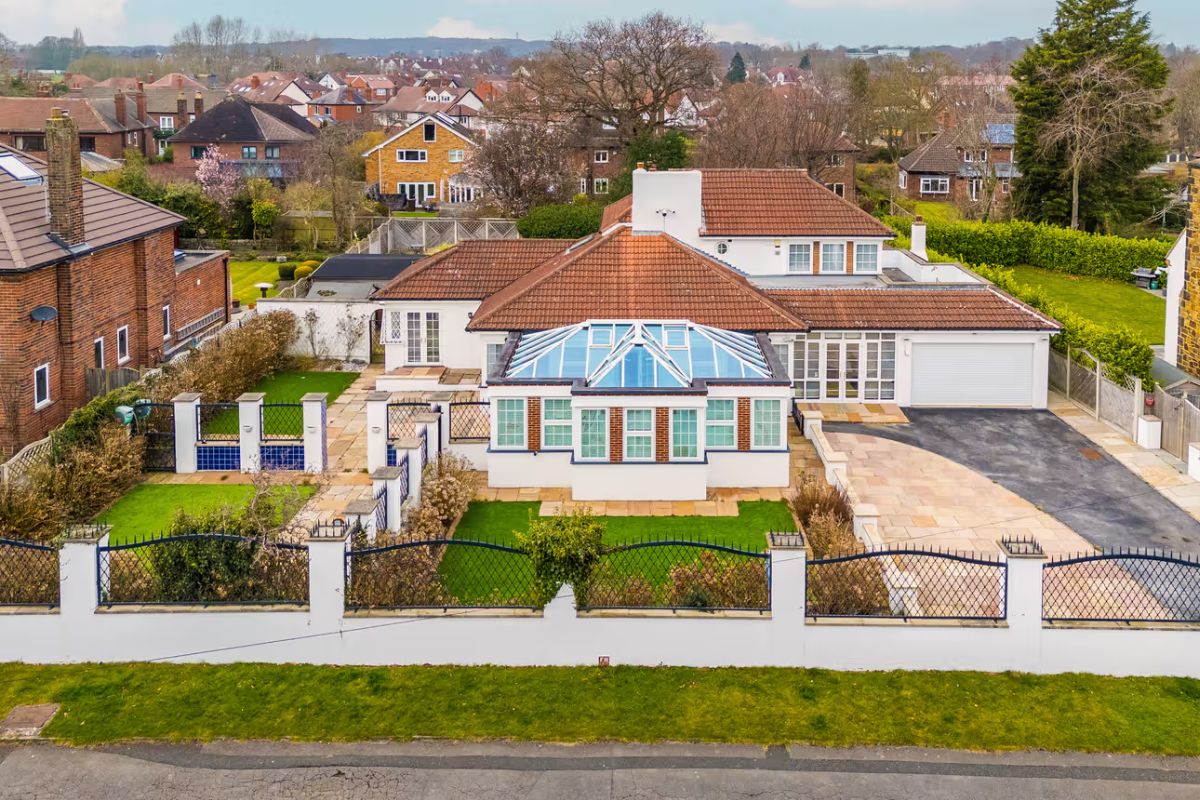 Stunning four bedroom detached house in Leeds for £999,995 (aff)