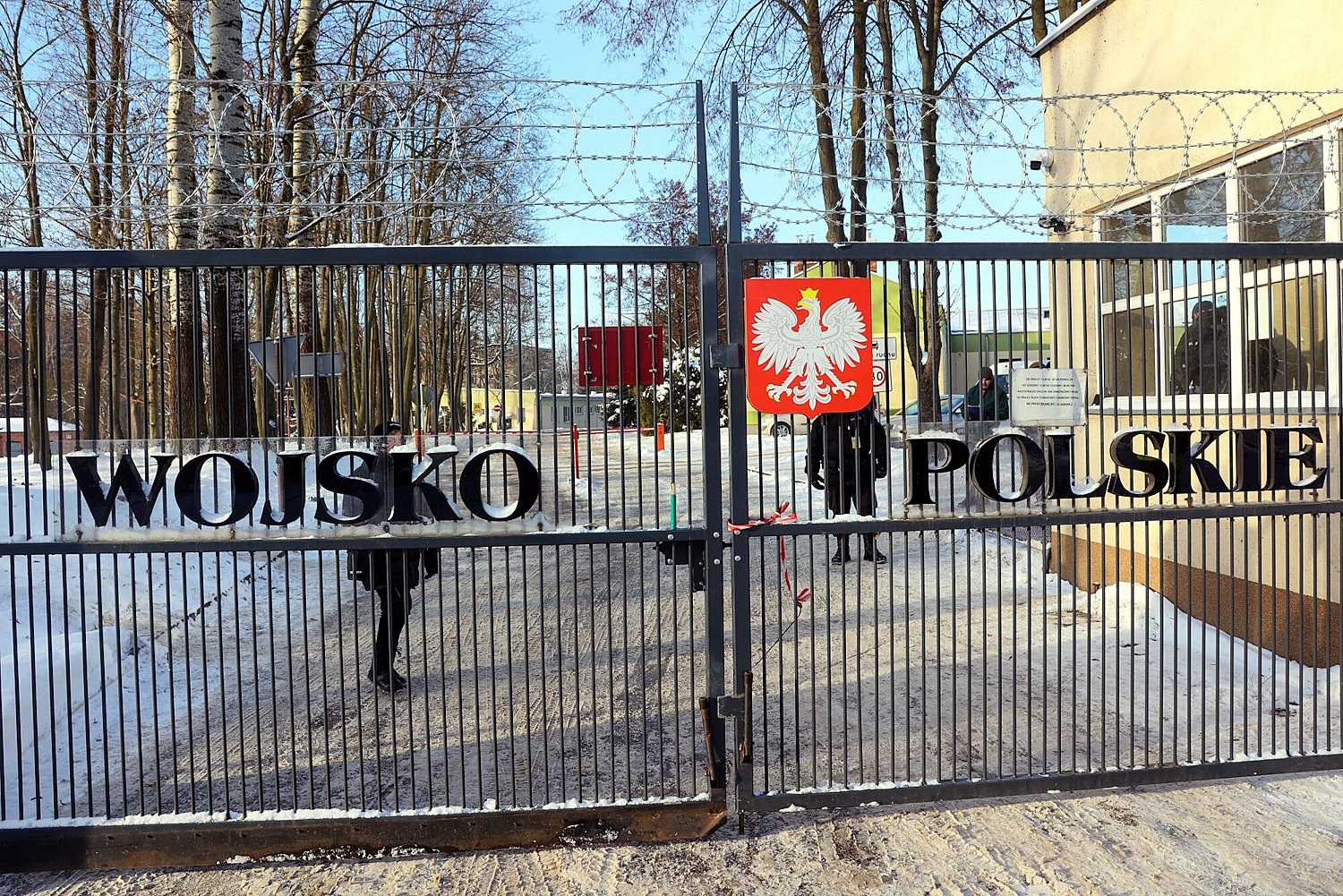 Wojsko boi się Tesli i aut z Chin. Nie wjadą na teren jednostek