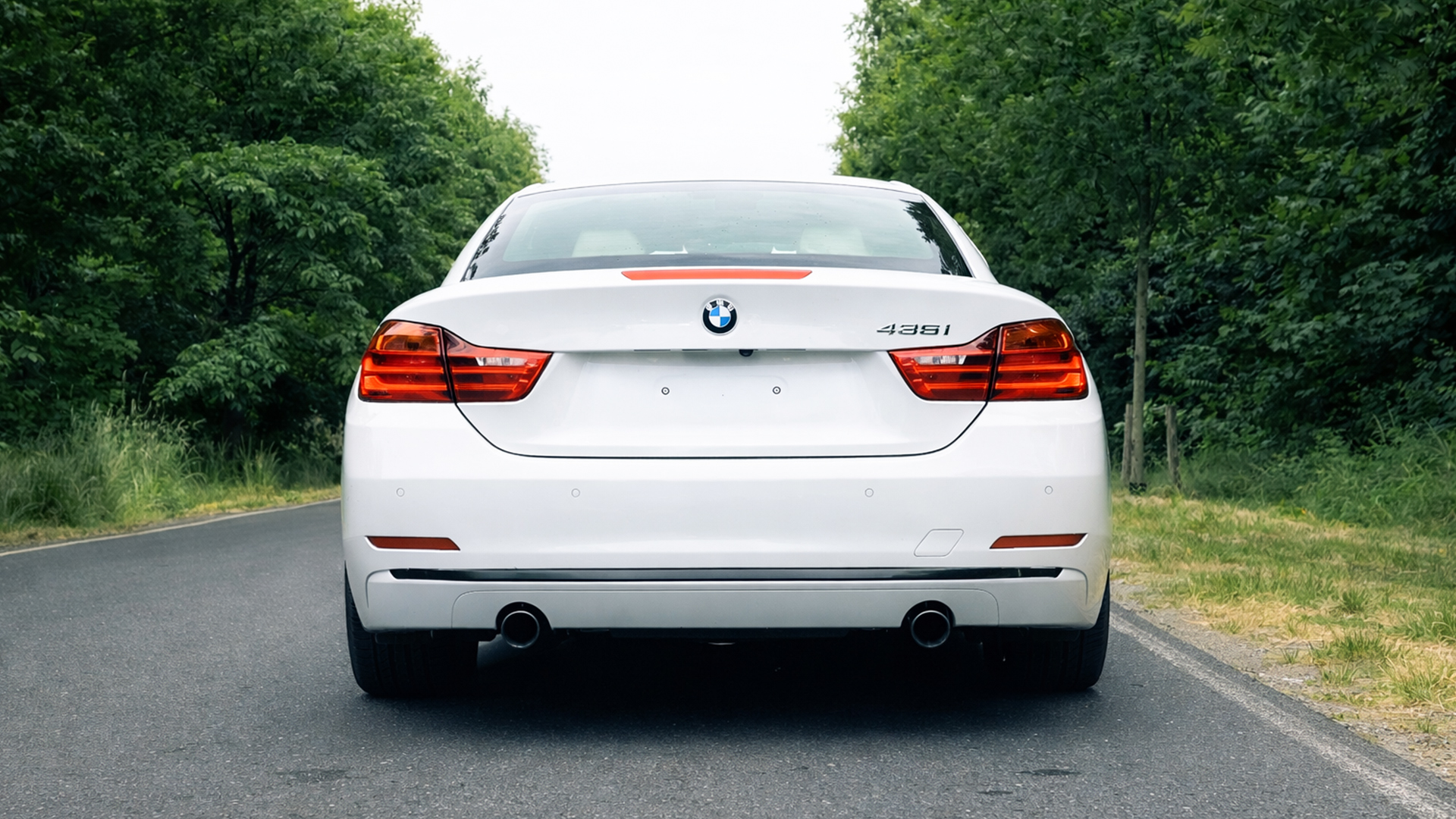 BMW 435i convertible shows acceleration power