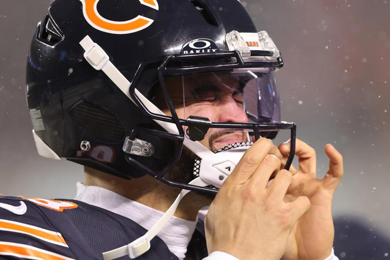 Caleb Williams explains 'miscommunication' with DJ Moore on Bears' game ...