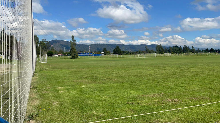 Así era la megacancha de fútbol que se estaba construyendo dentro de la ...