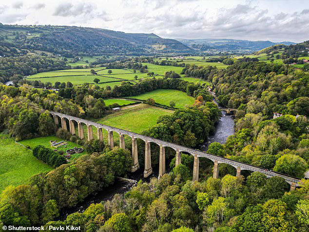 How to book the £150 train ticket that allows you unlimited travel ...