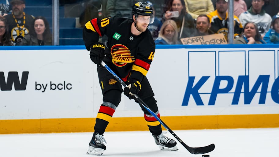 Flyers entering sweepstakes for top Canucks center