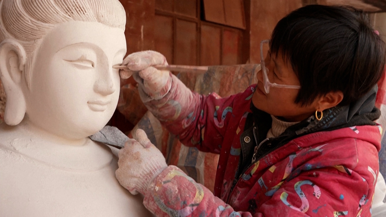 Buddha carving faces decline in East China village
