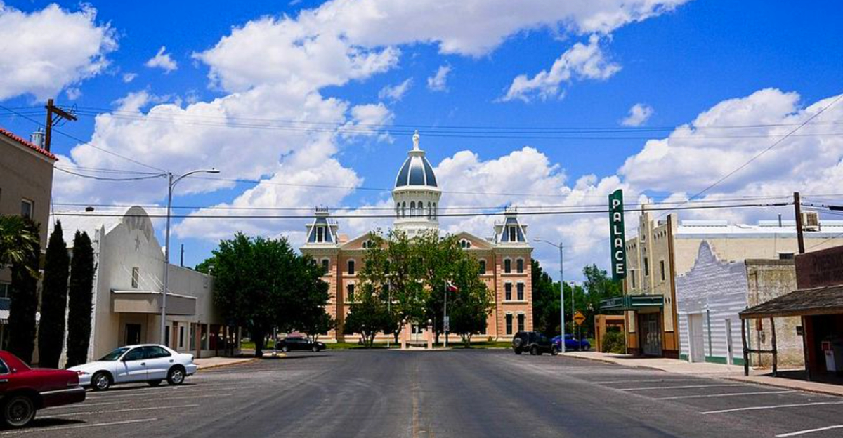 15 small US towns that completely win people over on the first visit