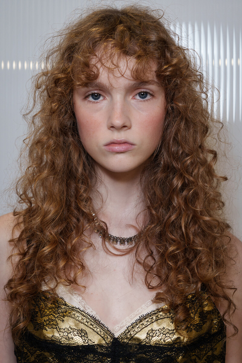 Tagli e pettinature da non perdere per chi ha capelli ricci lunghi