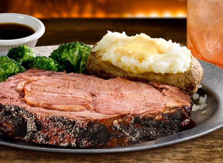 5 chain restaurants serving thick-sliced prime rib with au jus