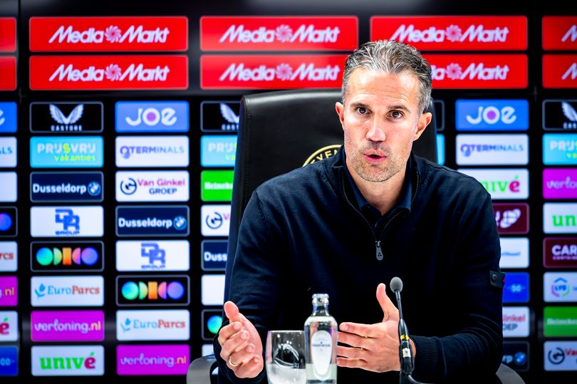 'Say it to my face' – Man United legend Robin van Persie at war with ...