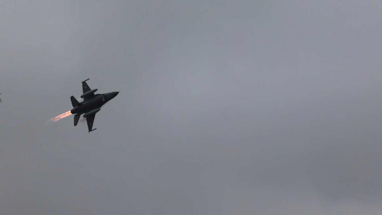 Denmark memensiunkan F-16 setelah hampir 46 tahun dan menuntaskan ...