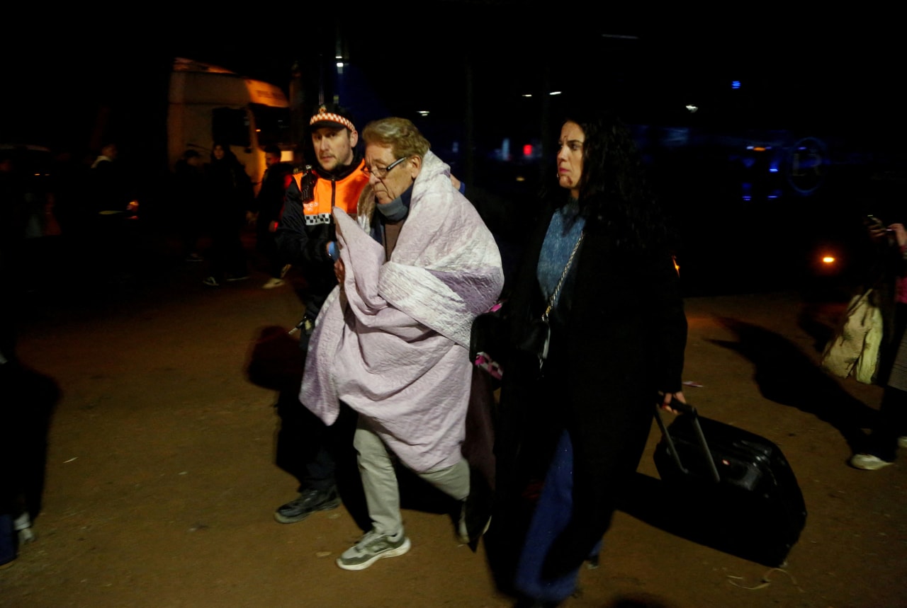 Spanish prime minister promises answers after train collision kills at ...