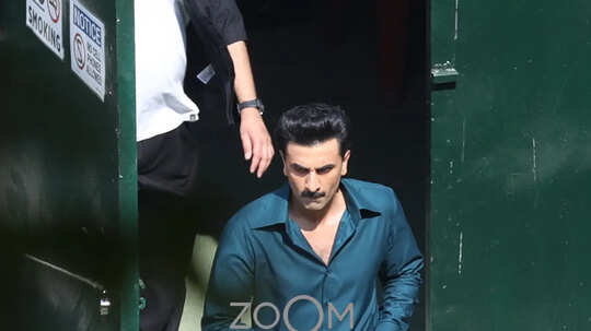 Love & war: Alia Bhatt, Ranbir Kapoor spotted in retro looks on Sanjay ...