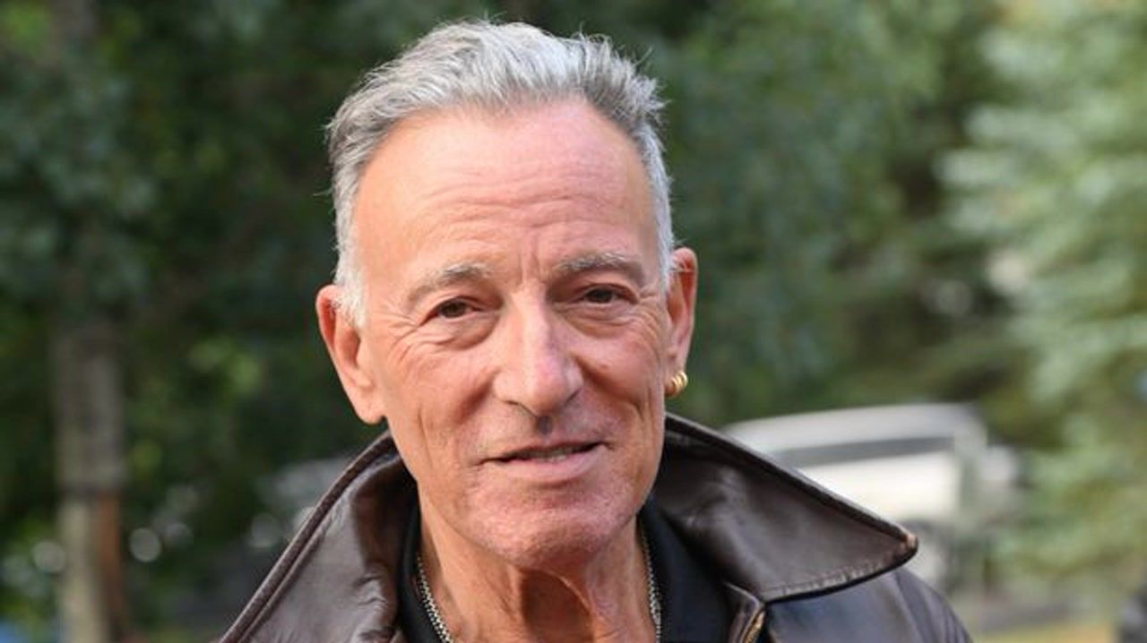 Bruce Springsteen slams ICE, dedicates song to Renee Good during ...
