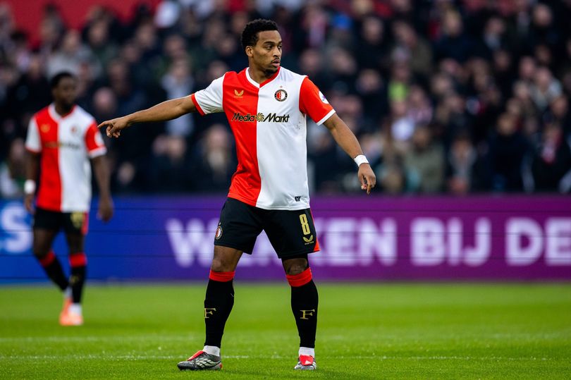 'Say it to my face' – Man United legend Robin van Persie at war with ...