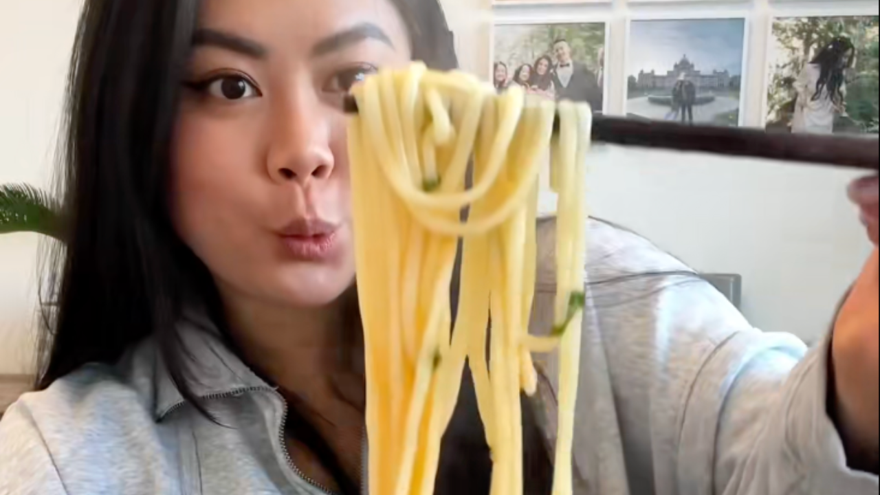 Tomato & egg noodle soup (family recipe, under 10!)