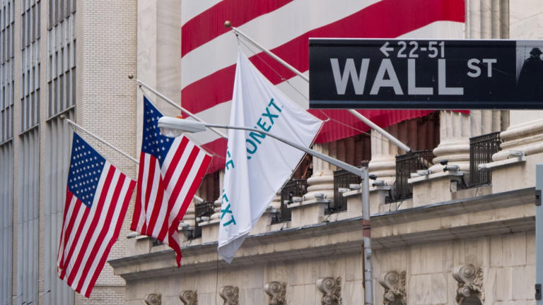 Wall Street banks face a reckoning over Trump's push to cap credit card ...