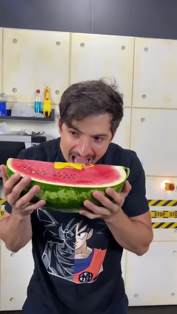 Aprovado? Testando a tendência melancia com mostarda que viralizou!