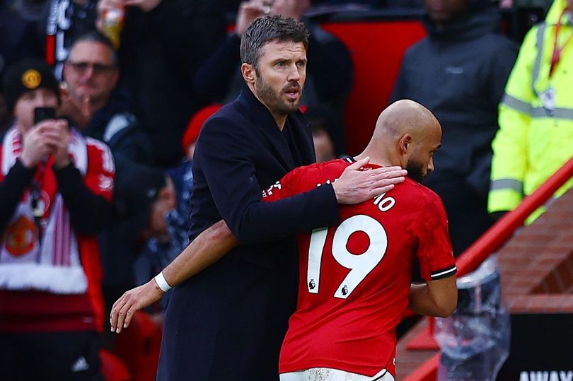 Michael Carrick makes new Man United change as senior stars send clear ...