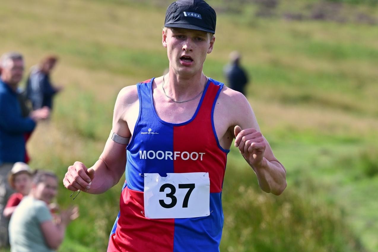 Moorfoot Runners U20 Thomas Hilton, a record-breaker at 6km Peebles ...