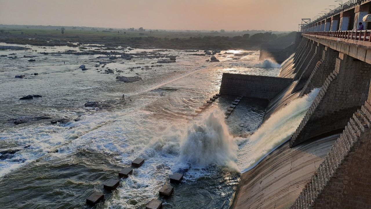 Officials warn of unprecedented crisis at major US dam in 50+ years