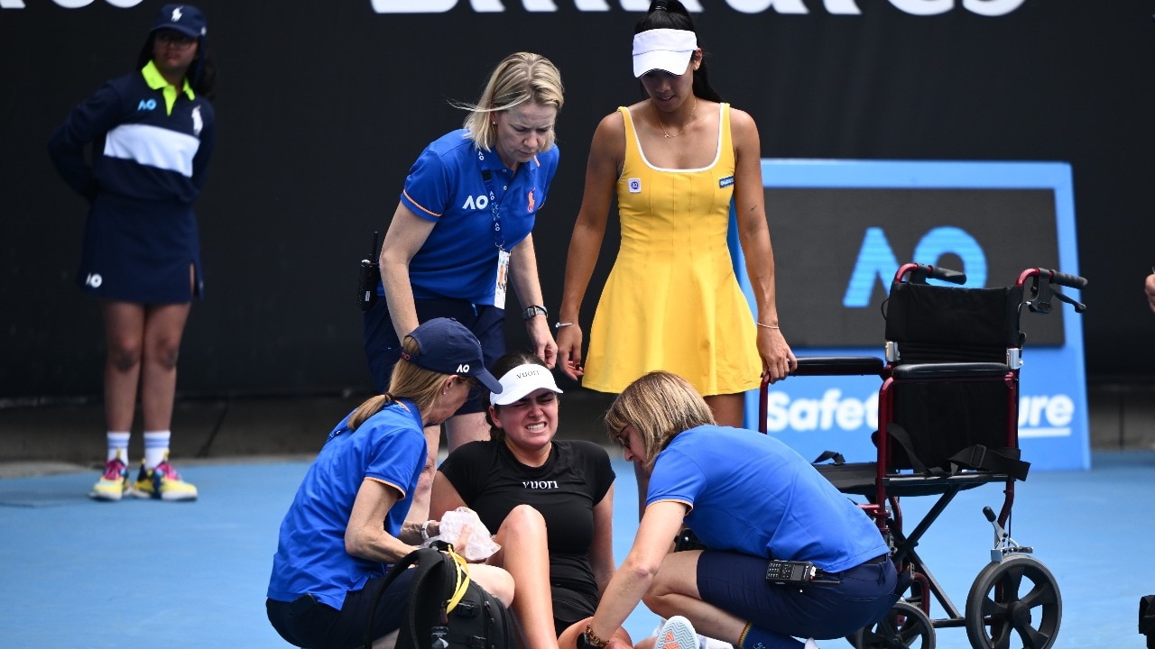 Pure class: Priscilla Hon helps injured opponent Stakusic get off court ...