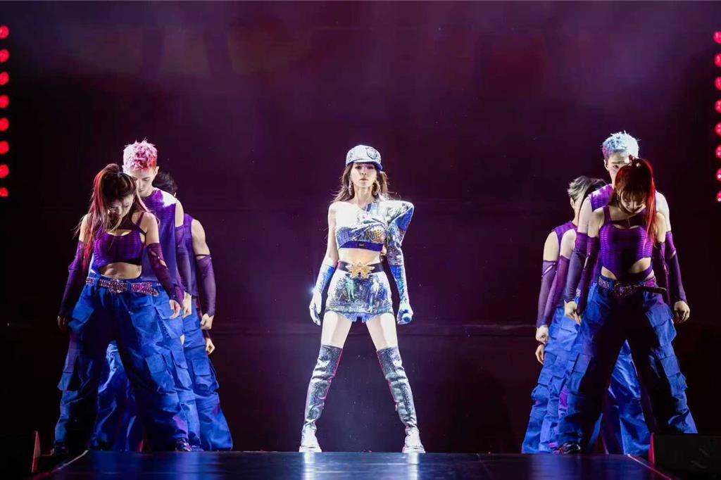 Ella傳砸重金買15首S.HE金曲 前東家華研反駁揭內幕!