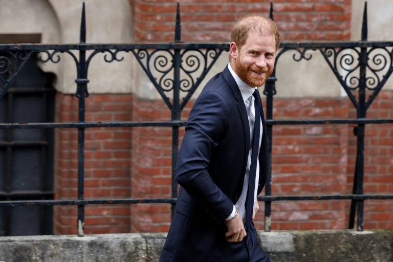 Prince Harry lawyer claims 'systematic' UK newspaper group wrongdoing ...