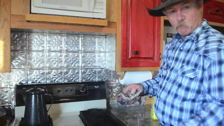 Cleaning cast iron grates without rusting or damage