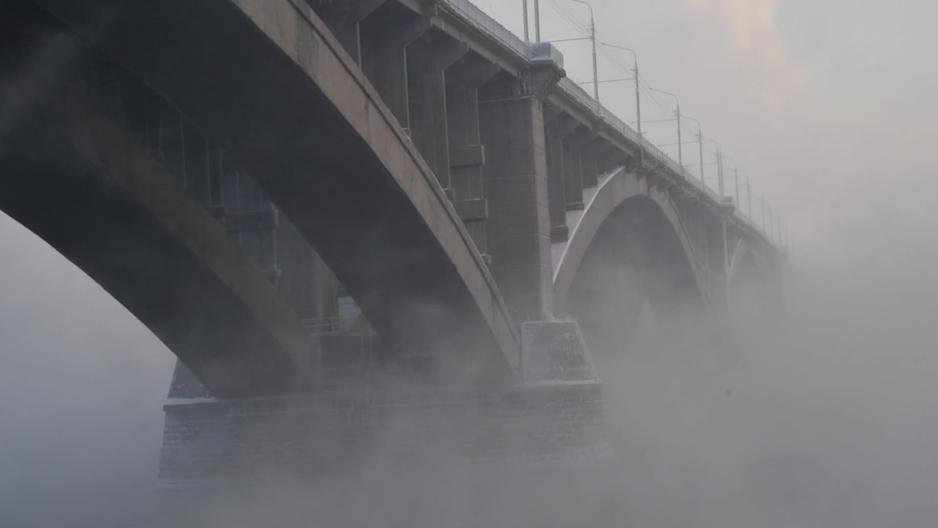 Yenisei River stays liquid during extreme cold at minus 40 degrees