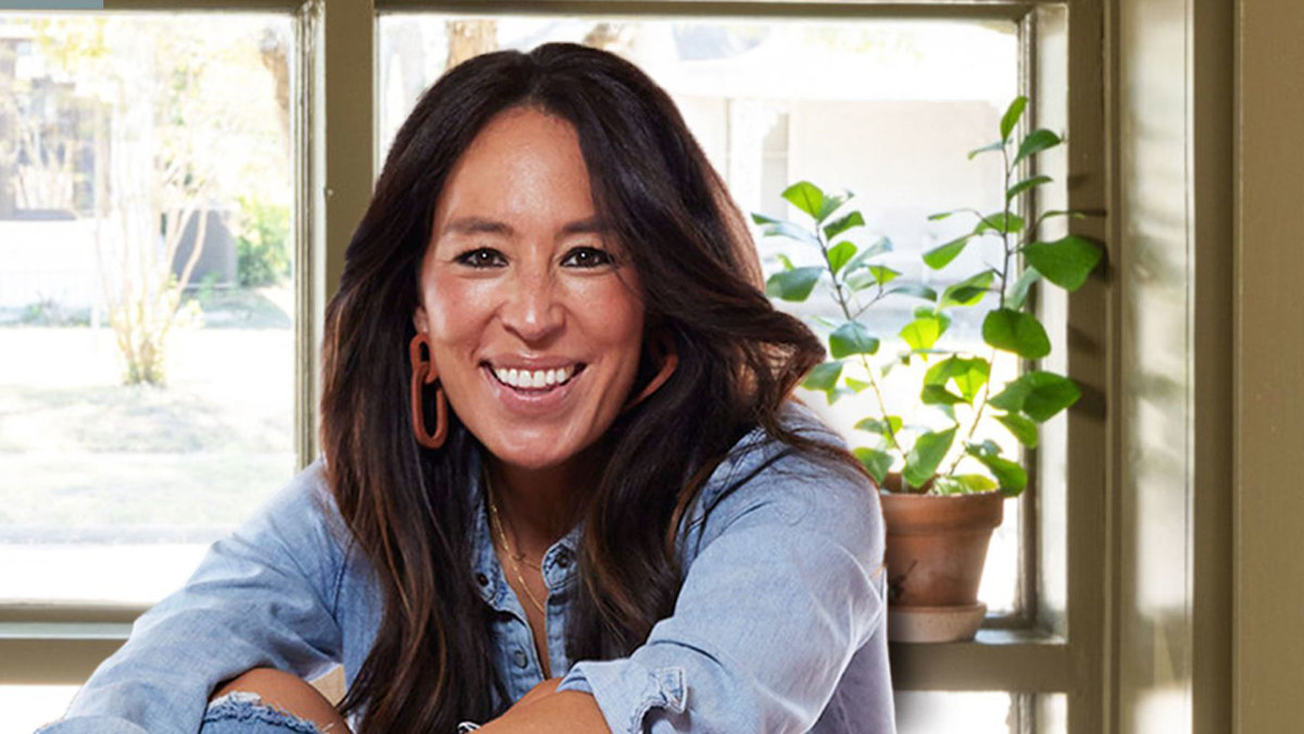 Joanna Gaines' net worth in 2025 proves her bank account isn't exactly ...