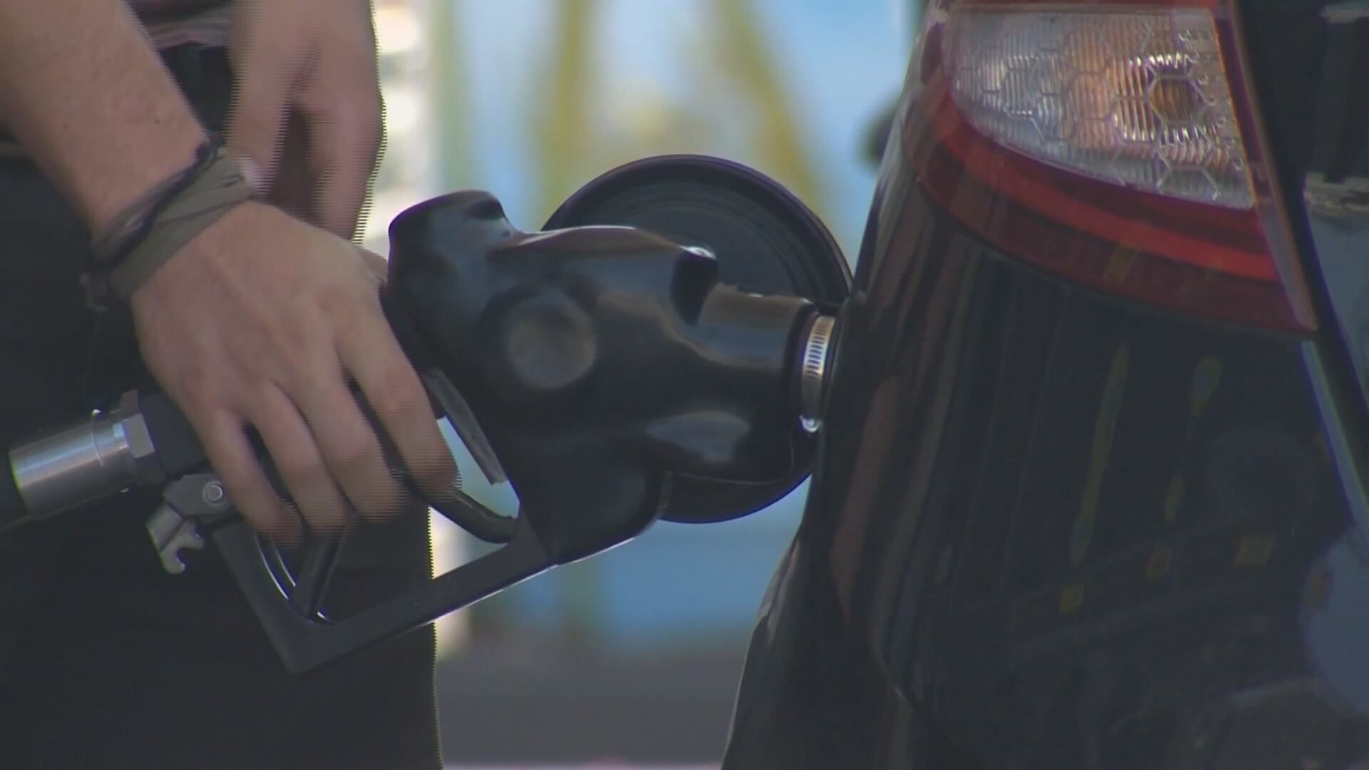 Gas prices in Maine drop again in the past week