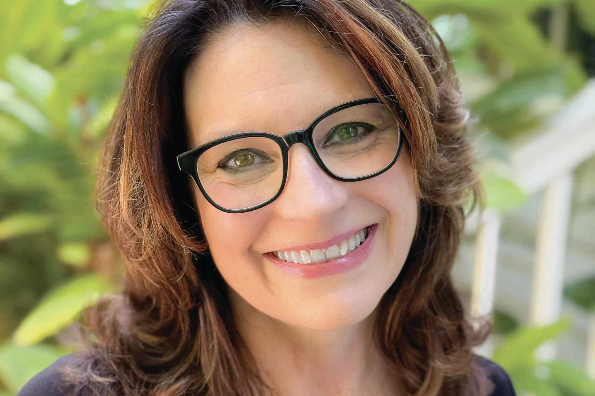 “The Princess Diaries” Meg Cabot apologizes for posting Nazi flag gif ...