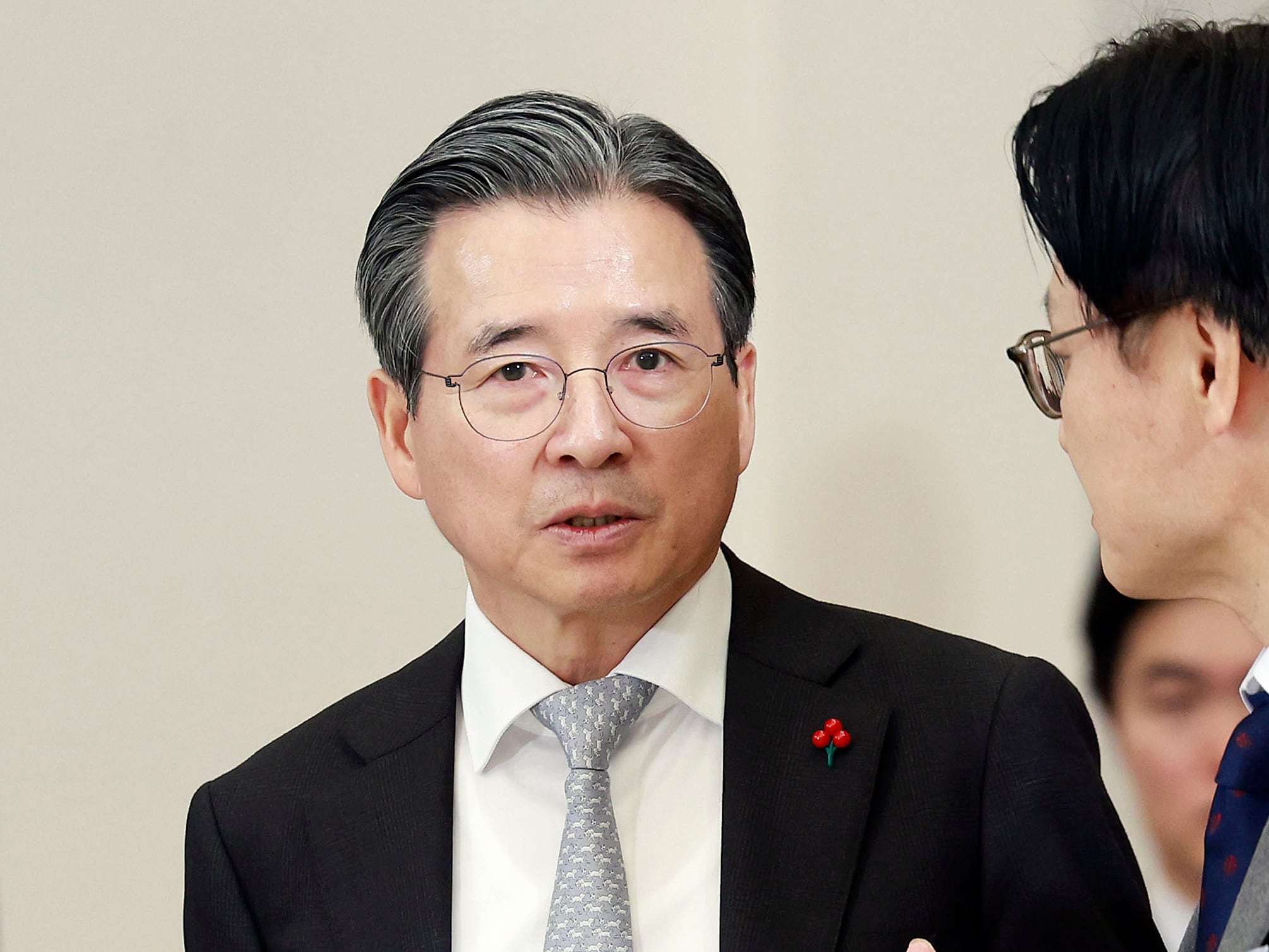 Cheong Wa Dae reviews delaying tax grace period termination