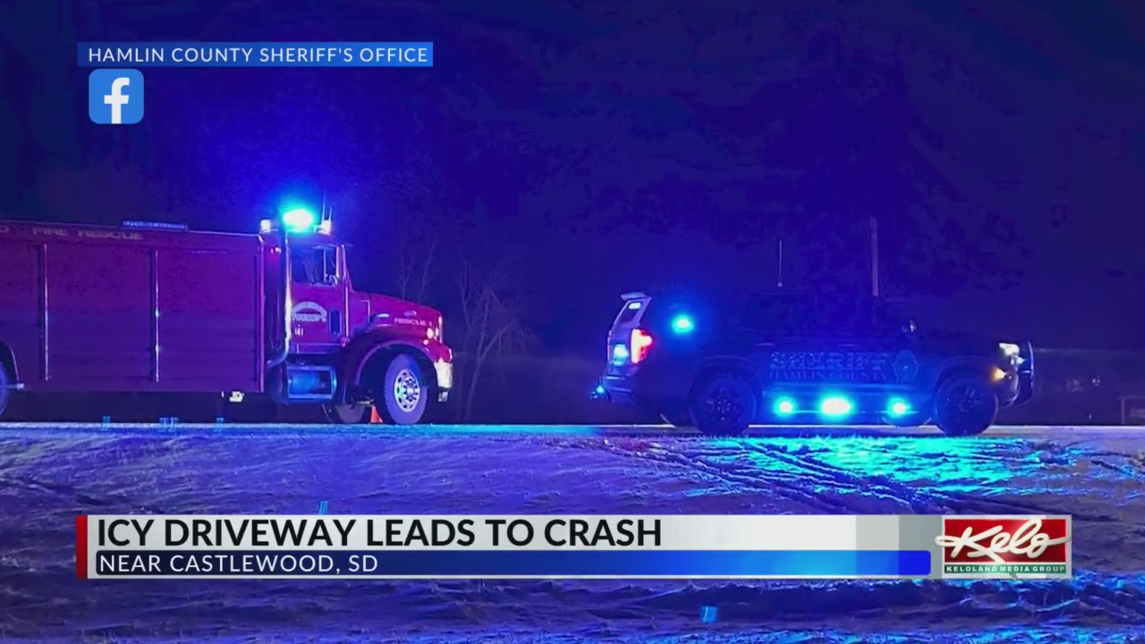 Early morning Friday crash in Hamlin County