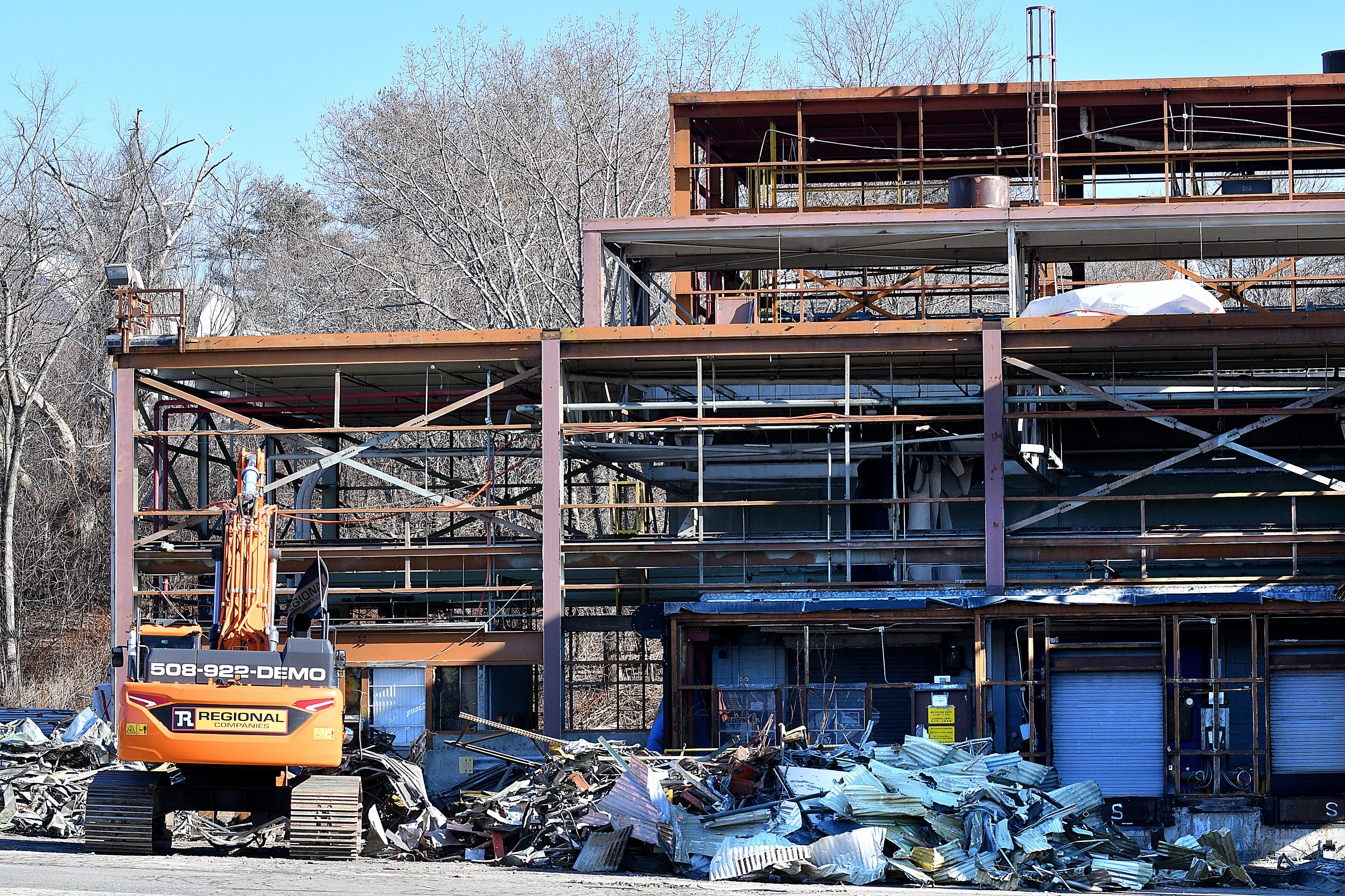 Razing underway at Primetals building at edge of I-290