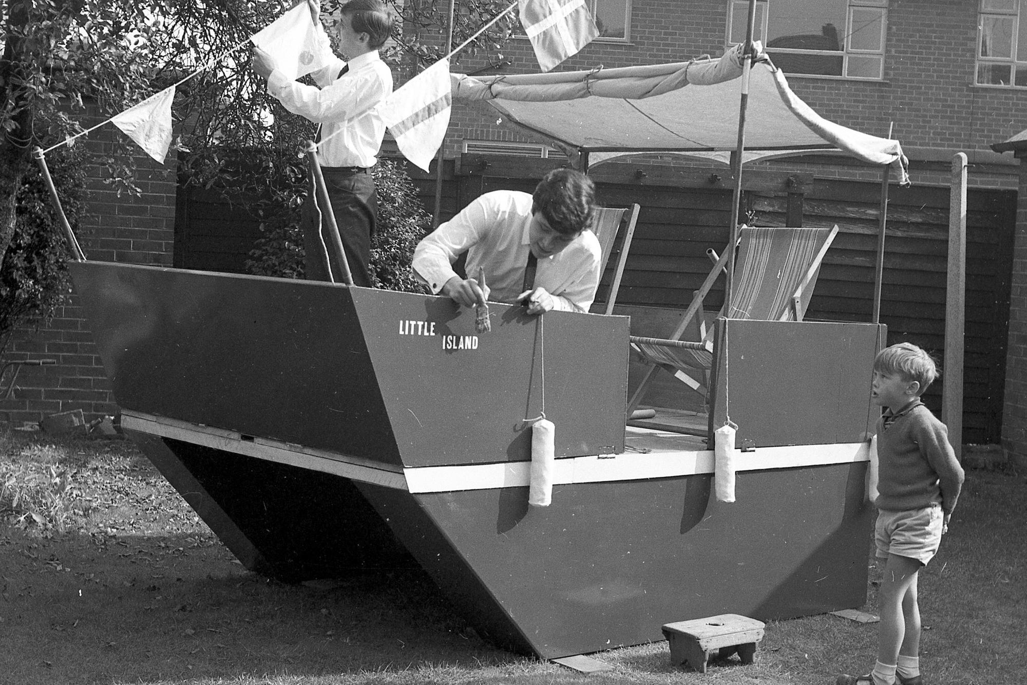 A Wigan retro picture gallery with a nautical twist as locals take to ...