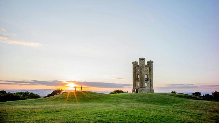 Best walks in the Cotswolds: Rolling hills, open meadows and ...
