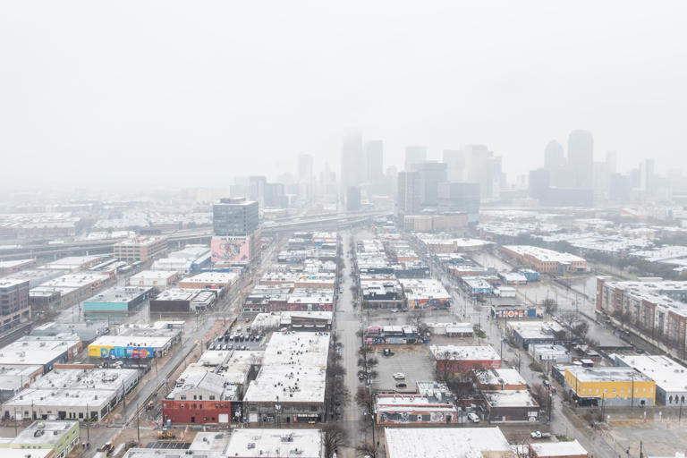Winter storm warning as snow and ice to hit Texas